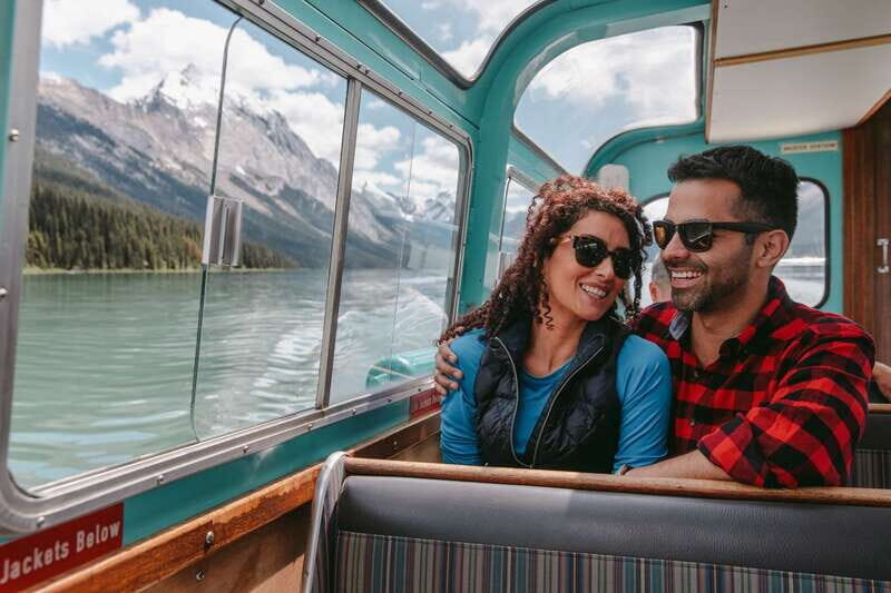 Jasper: Sightseeing Tour with Maligne Lake Cruise - Key Points