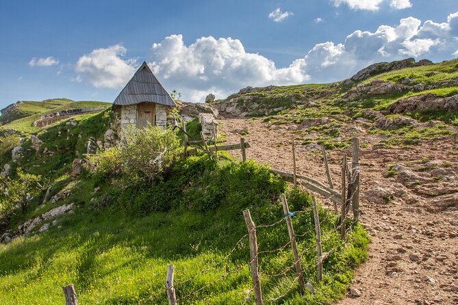 Jeep safari Lukomir - Transportation and Group Size
