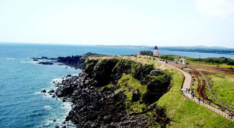 Jeju: Eastern UNESCO and Must-See Spots Tour - Haenyeo Women Diver Show: A Cultural Treasure