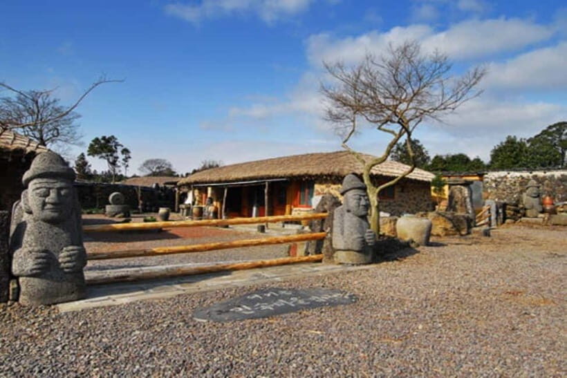 Jeju: Eastern UNESCO and Must-See Spots Tour - Seongeup Folk Village and Sayeoni Forest Path