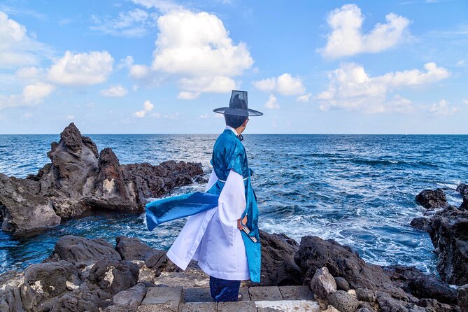 [Jeju] Hanbok Private guide tour & photo session in beautiful Yongduam rock, - Practical Details and Considerations