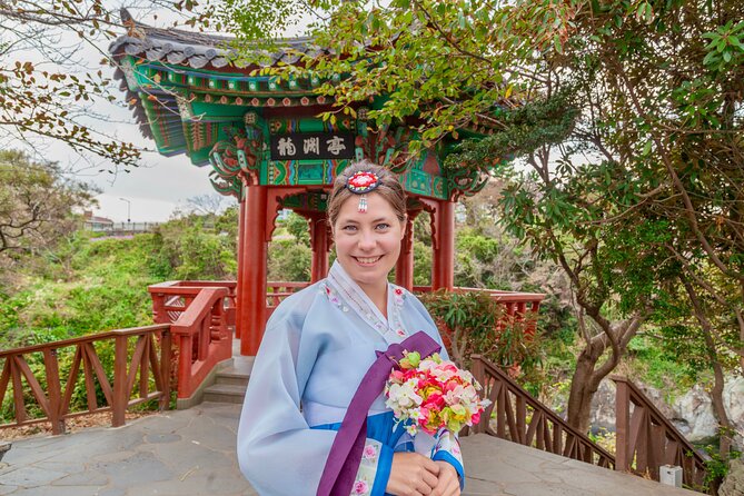 [Jeju] Hanbok Private guide tour & photo session in beautiful Yongduam rock, - FAQ
