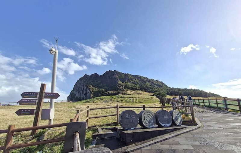 Jeju Island: Eastern Tour for Leisurely Walkers - Relaxing at Woljeongri Beach