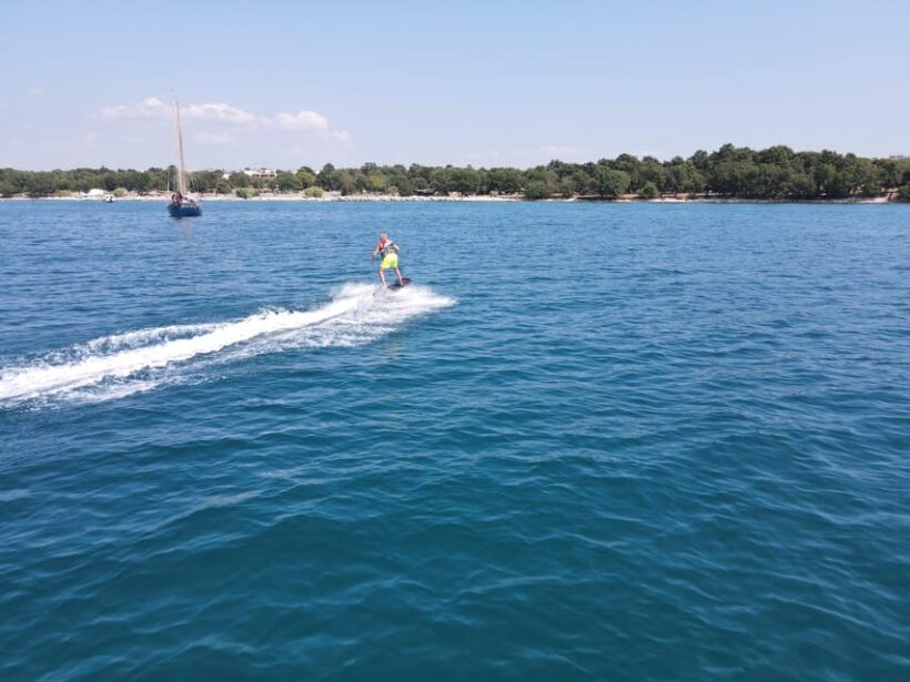 Jet-Boarding with Instructions - What Makes It Special