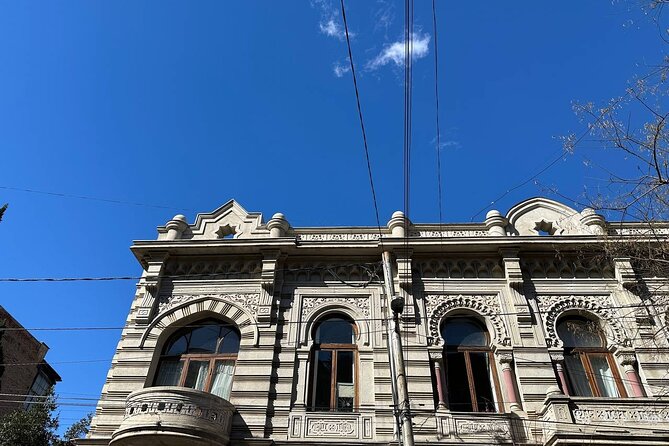 Jewish Heritage Walking Tour With Kosher Wine Tasting - Accessibility and Participation