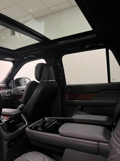 JFK Airport To Manhattan Luxury SUV Transfer - Who Should Consider This Service?