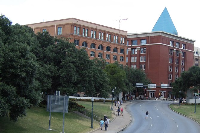 JFK Assassination Tour With JFK Museum and Oswalds Rooming House - Accessibility and Transportation
