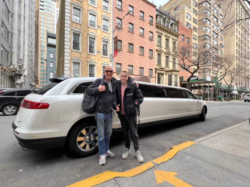 JFK /EWR Airport Stretch Limo Pick Up + One Hour NYC Tour - Key Points
