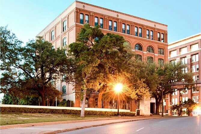 JFK Food & Culture Walking Tour with Food Tours of America - Who Will Love This Tour?