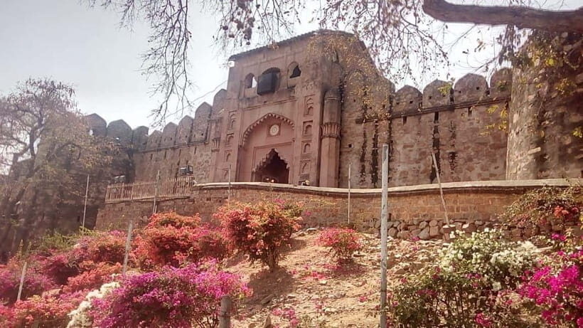 Jhansi: Forts, Queens & Legends Half-Day Guided Tour - Key Points