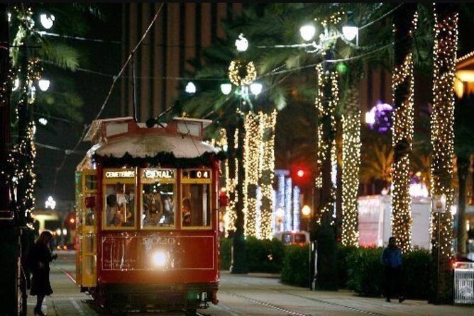 Jingle Bells New Orleans History and Drinks Walking Tour - The Experience in Detail