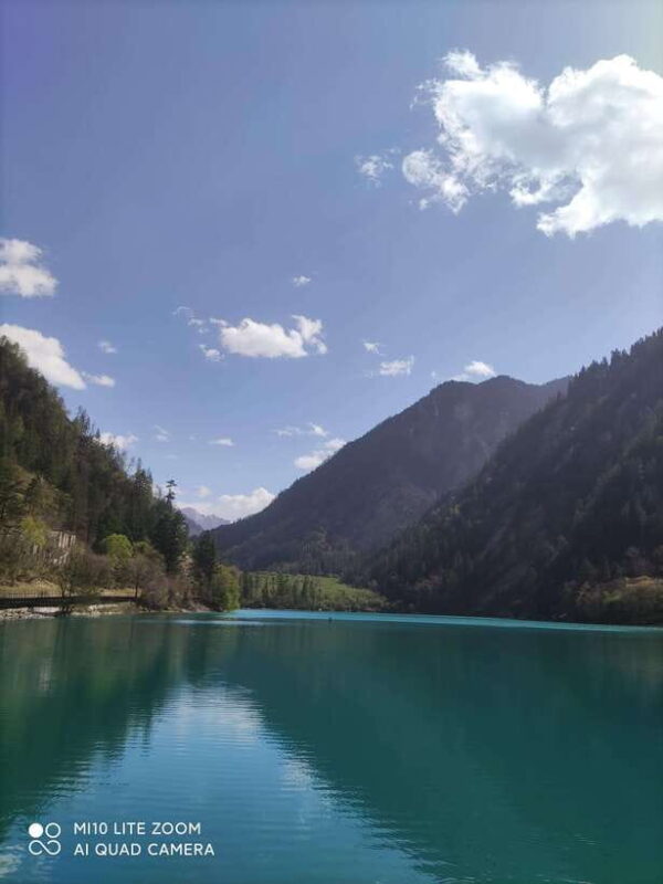 Jiuzhaigou: 3-Day Tour with Bullet Train Transfers - Exploring Jiuzhaigou’s Iconic Valleys