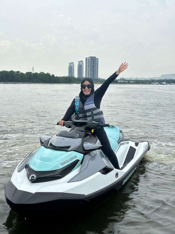 Johor Bahru : Seadoo JetSki 30mins Self Ride Tour(Single) - The Itinerary in Detail