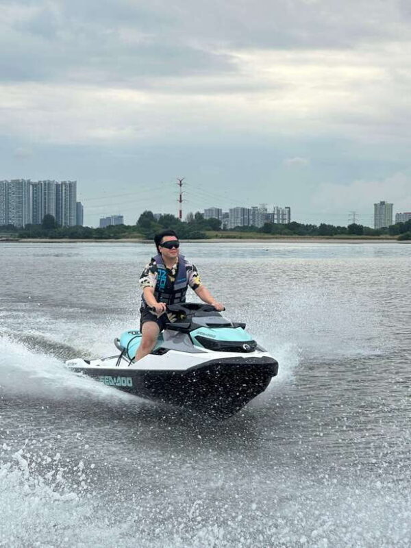 Johor Bahru : Seadoo JetSki 30mins Self Ride Tour(Single) - Who Will Enjoy This Experience?