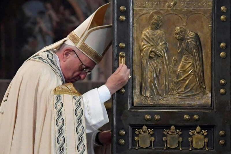 Jubilee 2025: Reserved entrance to St.Peter's and Holy Door - Exploring the Tour: What to Expect Inside St. Peter’s Basilica