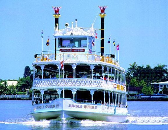 Jungle Queen Riverboat 90-Minute Narrated Sightseeing Cruise in Fort Lauderdale - Views and Atmosphere