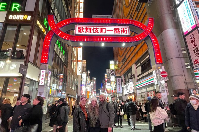 KABUKICHO DEEP TOUR + DINNER & BAR HOP W/Local Certified Guide - Exploring Shinjukus Rich History