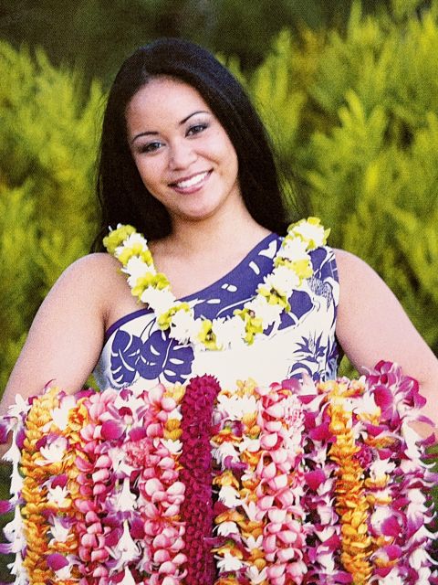 Kahului Airport: Maui Flower Lei Greeting Upon Arrival - Who Will Love This?