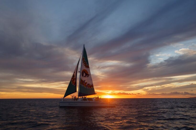 Kailua-Kona: Catamaran Cruise with Huallai Volcano Views - Exploring the Kona Coast from the Water: A Review of the Catamaran Cruise with Hualalai Volcano Views