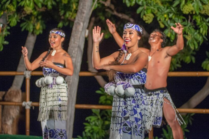Kailua-Kona: Voyagers of the Pacific Luau with Buffet Dinner - Setting and Atmosphere