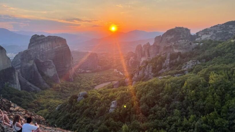Kalabaka or Kastraki: Meteora Sunset Tour - FAQ