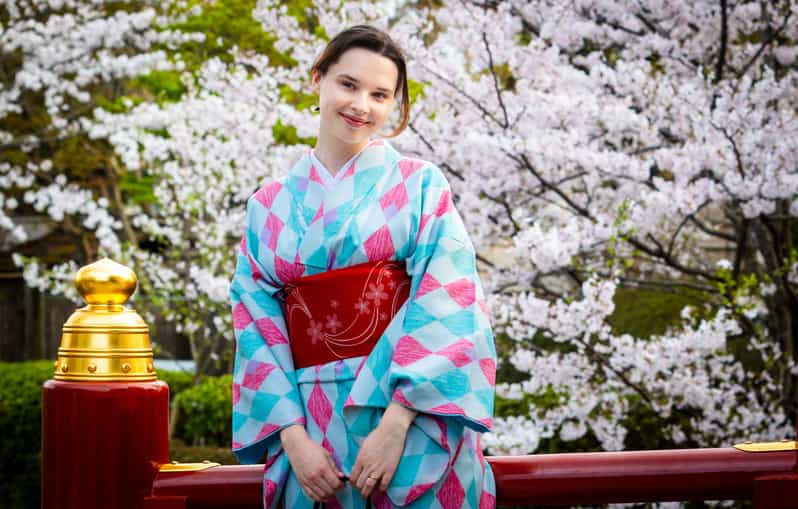 Kamakura Tour With Pro Photographer: Tsurugaoka Shrine - Photography Experience