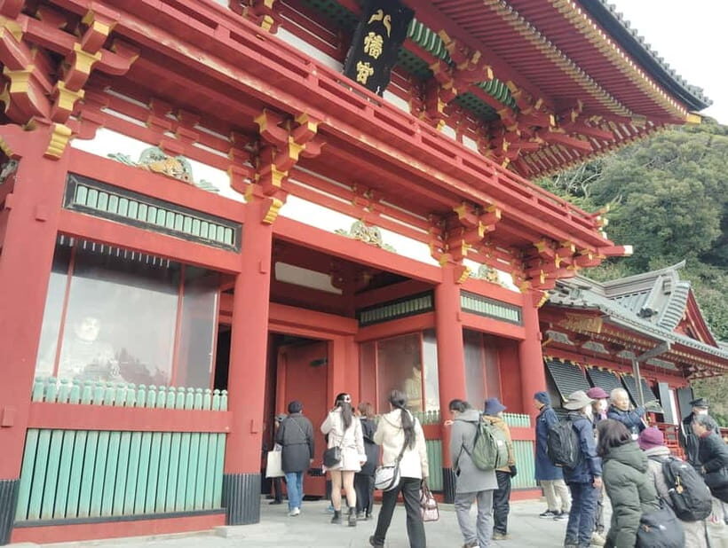 Kamakura: Tsurugaoka Hachimangu & Komachi Street Tour - Exploring Tsurugaoka Hachimangu Shrine: More Than Just a Beautiful Gate