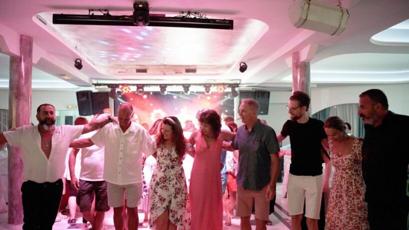 Kamari: Greek Show, Buffet Dinner, and Drinks at Dimitris - A Detailed Look at What to Expect in Kamari’s Greek Night at Dimitris