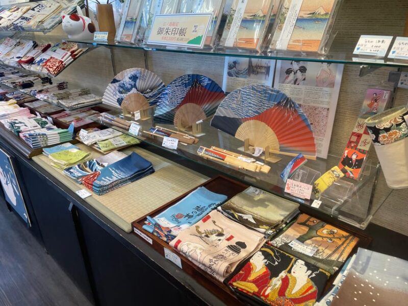 Kanagawa: Shopping & Temple Visit Tour in Enoshima Island - Exploring Enoshima Island