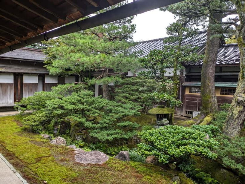 Kanazawa: Daimyo Villa and Kenrokuen Garden Geisha Tour - Authentic Experiences & Authenticity