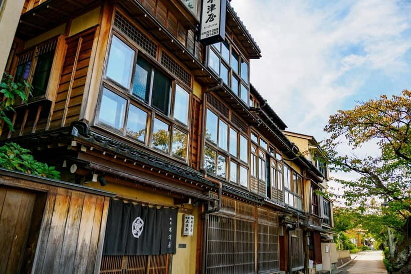 Kanazawa: Daimyo Villa and Kenrokuen Garden Geisha Tour - Who Will Love This Tour?