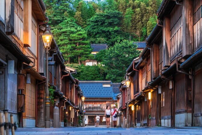 Kanazawa Half Day Private Tour - Castle, Garden, Geisha District - The Sum Up
