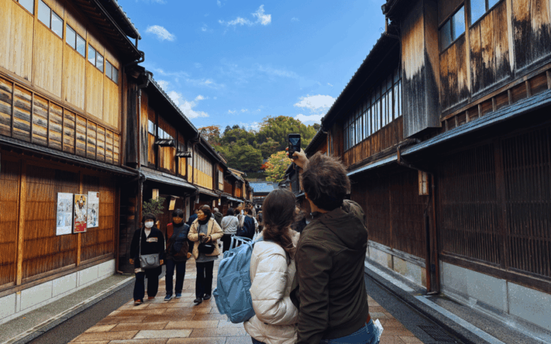 Kanazawa: Half-Day Private Tour - Garden, Castle, Geisha - Kanazawa Castle