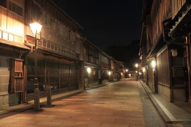 Kanazawa Private Night Photoshoot by Professional Photographer - Review Highlights and Ratings