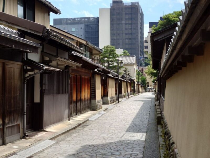Kanazawa: Samurai, Matcha, Gardens and Geisha Full-Day Tour - Discover Kanazawa Castle and Enjoy a Lunch Break
