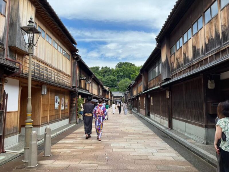 Kanazawa: Samurai, Matcha, Gardens and Geisha Full-Day Tour - Tour the Geisha House Shima