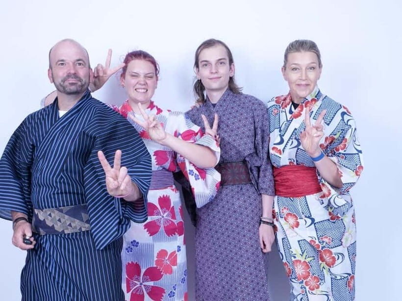 Kanazawa: Selfie Photo Experience with Rental Kimono - Color - What to Expect from Your Kimono Selfie Experience in Kanazawa