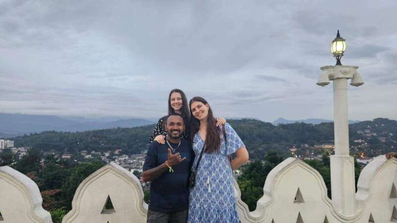 Kandy: Private Guided Tour of the City by Tuk-Tuk - The River, Wildlife, and Scenic Drives