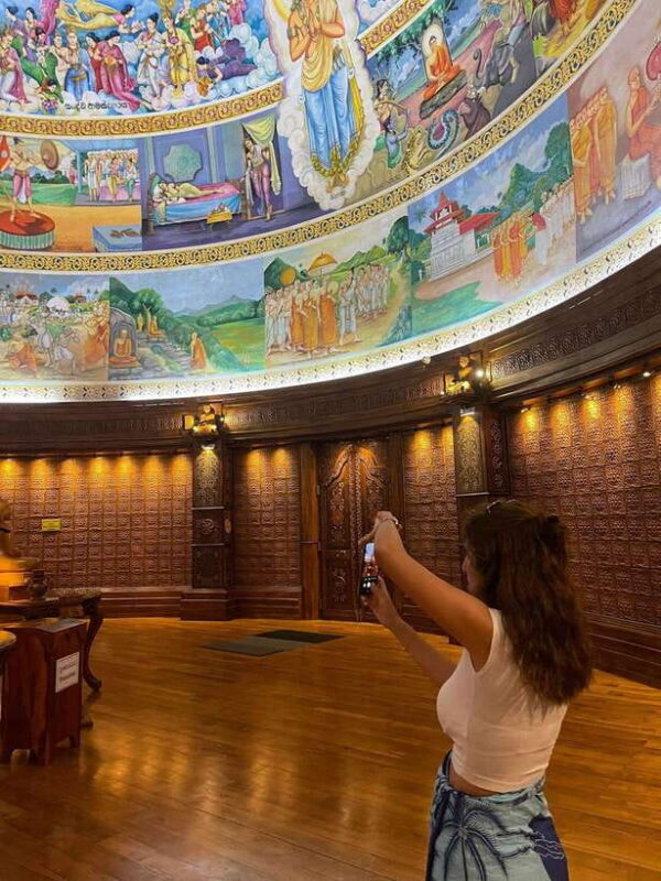 Kandy: Private Guided Tour of the City by Tuk-Tuk - Food and Local Tips