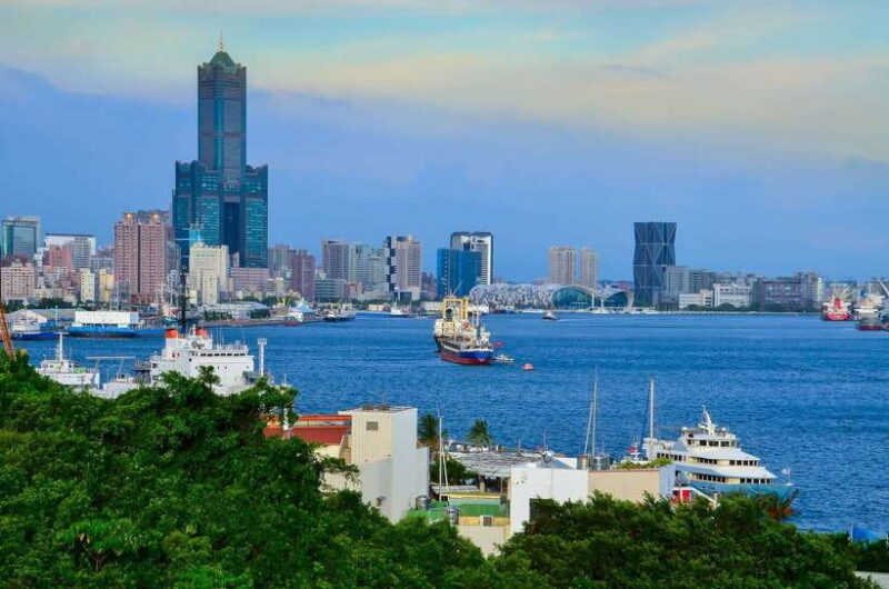 Kaohsiung Like a Local: Customized Guided Tour - Breaking Down the Experience: Pros and Cons