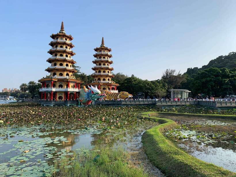Kaohsiung: Private City Tour with Fo Guang Shan Museum - Key Points