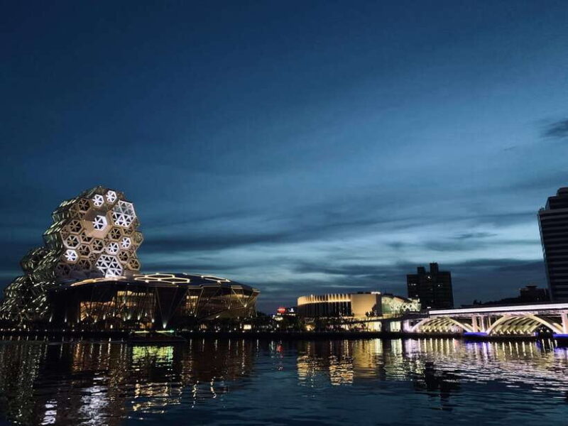 Kaohsiung Private Tour - Discover Local Hidden Gems - Walking Along Glory Pier and the Charm of Old Kaohsiung