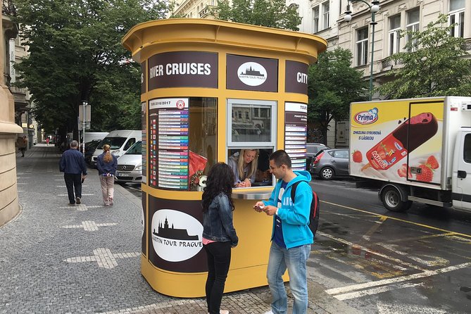 Karlstejn Castle - Half Day Coach Tour From Prague - Exploring Karlštejn Castle