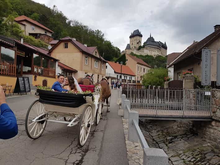 Karltejn castle by horse carriage - Key Points