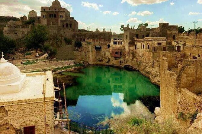 Katas Raj Temple and Khewra Salt Mines in Kalar Kahar Day Tour - The Transport and Service Experience