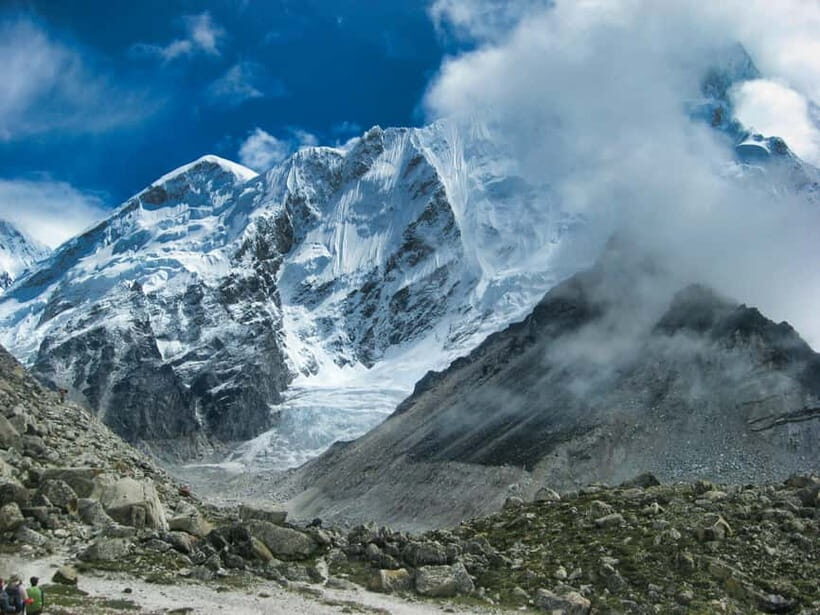 Kathmandu: Annapurna Circuit 15-Day Guided Trek all inclusiv - Accommodations and Meals
