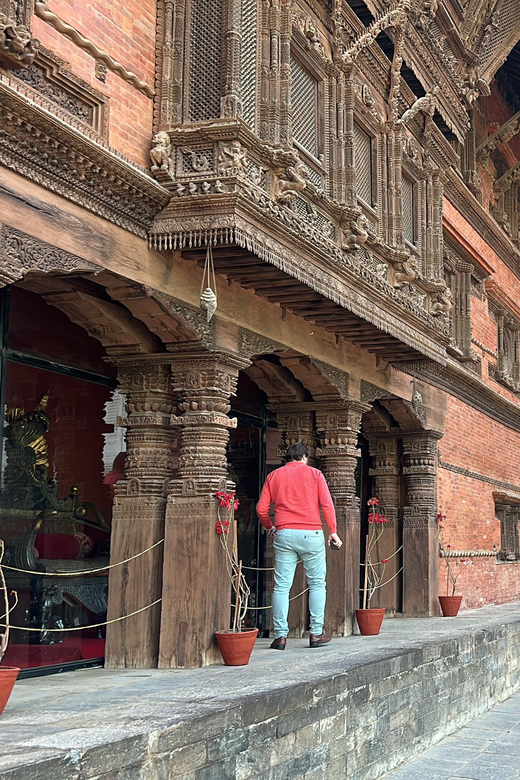 Kathmandu Walk: Thamel, Basantapur, & Ason -Shop and Explore - The Experience of a Guide