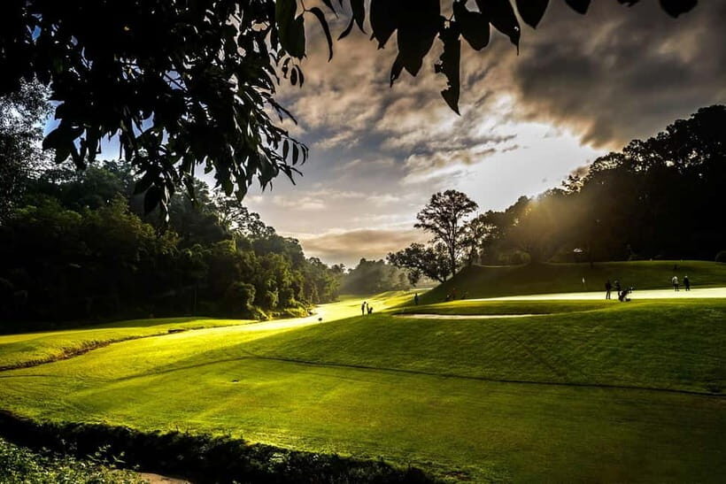 Kathmandu's 18-Hole Gem: Hike & Play the Himalayan Golf - Key Points