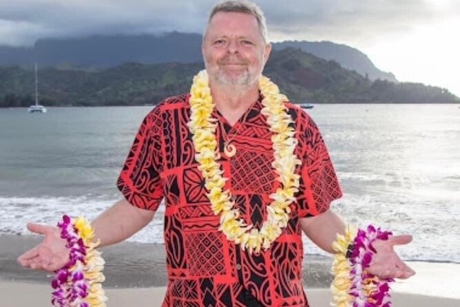Kauai Airport Lei Greeting - Making Memories at Lihue Airport