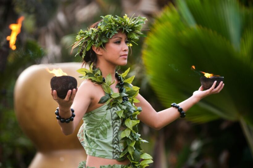 Kauai: VIP Manor House Dinner & Luau Kalamaku Show - The Torch-lit Walk and Premier Seating